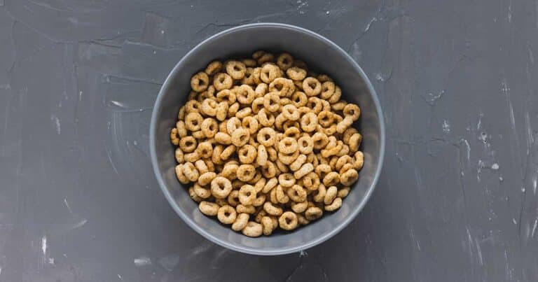 Cheerios Calories: Nutrition Facts, Types, and Downsides